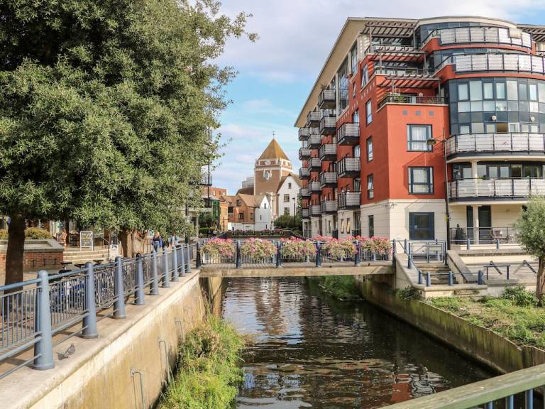 Holiday Accommodation & Lettings in Walton-on-Thames from £50 | HomeToGo