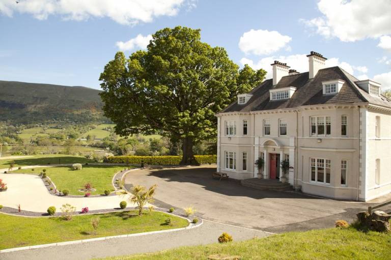 Holiday Accommodation & Lettings in Cushendall from £28 | HomeToGo